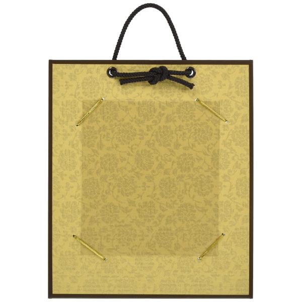【ご購入後の当店からの連絡はご登録のメールアドレスに通知いたします。必ずご確認ください】【商品概要】【サイズ】 212x182mm【色】 金茶【材質】 紙(どんす紙)金刷りの美しい日本製緞子(どんす)紙を使用した根強い人気の色紙掛けです。1...
