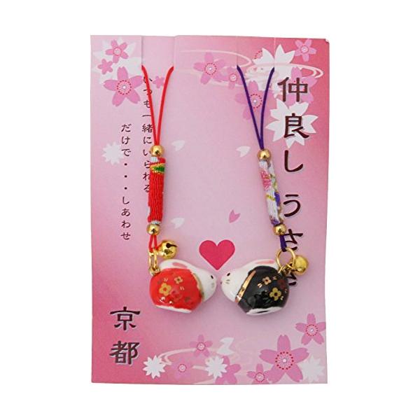 【ご購入後の当店からの連絡はご登録のメールアドレスに通知いたします。必ずご確認ください】【商品概要】本体サイズ:2×9×1cm材質:陶器原産国:日本【商品説明】ペアーのウサギの和風ストラップほのぼのとした仲良しうさぎが可愛らしいデザイン大切...