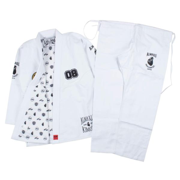 【ご購入後の当店からの連絡はご登録のメールアドレスに通知いたします。必ずご確認ください】【商品概要】カテゴリー : 柔術着【商品説明】説明デザインや上着の内生地にこだわり、歴代のALMAロゴをプリントドライ素材の生地を当てることによりデザイ...