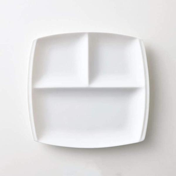 【ご購入後の当店からの連絡はご登録のメールアドレスに通知いたします。必ずご確認ください】【商品概要】サイズ:幅/約21 x 20cm 高さ/約1.5cm(商品ごとに誤差があります)素材:白磁器・日本製/美濃焼電子レンジ:対応家庭用食洗機使用...