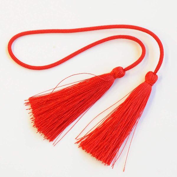 【ご購入後の当店からの連絡はご登録のメールアドレスに通知いたします。必ずご確認ください】【商品概要】サイズ:紐/約20cm 房頭/約5cm (全長/約30cm)数量:1本入り色:赤・紫の全2色ご注意:他の生地、お洋服との摩擦により色移りや色...