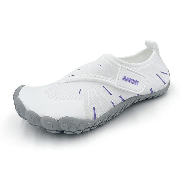 【ご購入後の当店からの連絡はご登録のメールアドレスに通知いたします。必ずご確認ください】【商品概要】アッパー：通気性がある生地で仕上げ、ソックスのような柔軟性と素足のような履き心地を融合し、フィット感がアップ。排水性：排水ホールとメッシュイ...