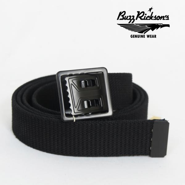 米陸軍が1937年に採用したGI用トラウザース・ベルト。当時と同じ厚手に織られたベルト幅は1-1/4インチで、真鍮に黒塗りしたバックルはピンで留めるタイプではなく、ベルト幅全体を噛んで強いグリップ力を持っているのが特徴。ベルト裏には官給品を...