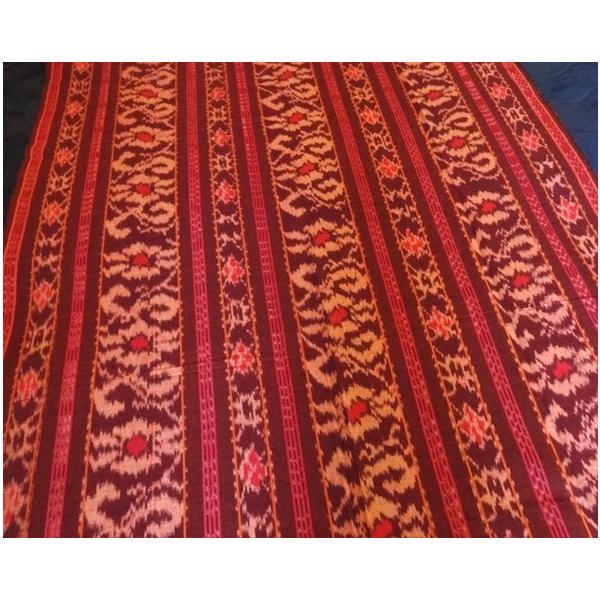 インドネシアの島々にはそれぞれ独特の文様(モチーフ)で織られた伝統的な絣折(イカット)が伝わります。その数あるインドネシアイカットの中でもスンダ島で織られるイカットは、伝統的な祖先信仰/アニミズムに根差した独自の文様が鮮やかに描かれ、世界的...