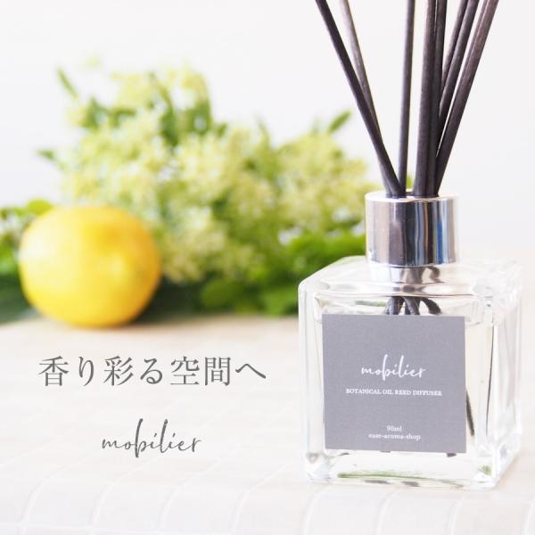 天然成分(AEAJ認定精油アロマオイル使用)安心安全なリードディヒューザー本物志向の方へ選べる香りは3種類。ガラスボトルでラグジュアリーな雰囲気。男性女性問わず、置きやすいシンプルデザイン。・ブーケ：心が躍るような華やかな香りは、洗練された...