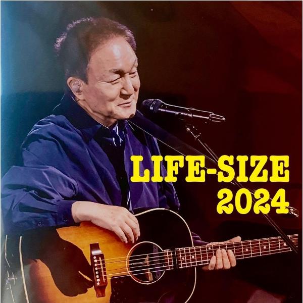 小田和正　LIFE-SIZE 2024小田和正の一年間の活動を編集したDVDです。ゲストで様々なイベントに出演した昨年のK.ODAでした。そして2曲のレコーディングの様子、さらには年末に行われた「クリスマスの約束」のリハーサルから現地でのゲ...