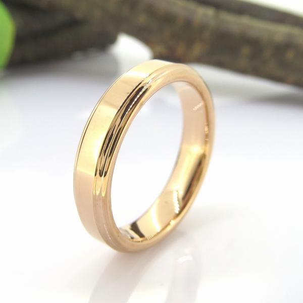 タングステン プレーン段付平打 4mmリング ピンクゴールドタングステン製のピンキーリングは、4mm幅の洗練されたデザインが特徴です。ピンクゴールドの色合いが、指先に上品な輝きを添えます。サイズは5号から21号まで幅広く展開されており、メン...