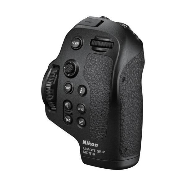 【発売日：2022年12月02日】■Zシリーズカメラ(Z9、Z7II、Z6II)と有線接続し、カメラをリモート操作できるリモートグリップ■三脚のパン棒やショルダーリグのハンドル等に装着してカメラの様々な機能を操作・制御可能■約65.5×11...
