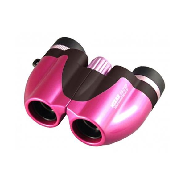 【発売日：2022年04月01日】■大きめのコンサートホールや野外スタジアムでの観望に最適な10倍コンパクト双眼鏡です。■メタリックに輝くピンクのボディーです。■2メートルの至近距離からピントガ合う設計ですから、博物館などの室内での使用にも...