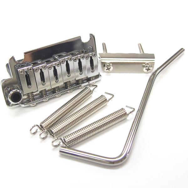 ■レフティ・左用のエレキギタートレモロユニットです。画像サイズ表は右用となりますので、逆向きでご確認ください。■「510T-FE1」は支点部は『スタッドロック』を採用した2点支持スタッド・アンカータイプで、サドルとボールエンド間で弦のプレー...