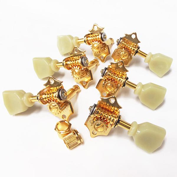 【信頼のゴトーペグ】安定したチューニングと耐久性で、日本はもとより世界のギターブランドで採用される信頼のブランドです。SE700はカバーのないオープンギアのペグで、ビンテージスタイルのアコギ等に使用される、両側(右側3個、左側3個)の6個セ...