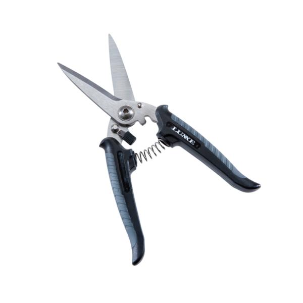 魚の下処理からラインカットまでこれ１本でOK！！ 素　材：〈本体〉SUS420J2ステンレス 　　　　〈ボルト〉ステンレス 　　　　〈ナット〉ステンレス 　　　　〈スプリング〉ステンレス サイズ：200mm 重　量：約180g ●セレーショ...