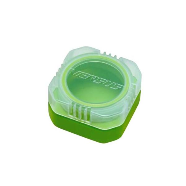 つけ置きのエサやワーム収納に最適な密閉型ケース。 中身を取り出しやすい大口径形状はそのままに、アジングメバリングなどのライトゲームに適した小型化を実現。2インチサイズのワームを折り曲げずに収納できる2インチサイズのリキッドパック。 ※本体の...