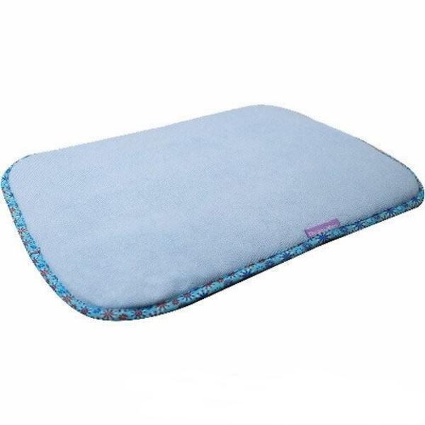 パイル生地とメッシュ生地で選べるリバーシブル！夏の風物詩、華やかな花火模様のパイピング。敷いても掛けてもどちらにもお使いいただけます。汚れもニオイも洗い流せて清潔。