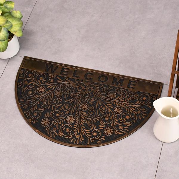 半円状のボタニカル系のおしゃれな玄関ラバーマットになります。お花柄で見るたびに気分が落ち着き、和みそうですね。水洗いOKで滑り止め加工となっておりますので、雨の日でも泥落としとして大活躍となります。玄関マット おしゃれ 北欧 ドアマット 泥...