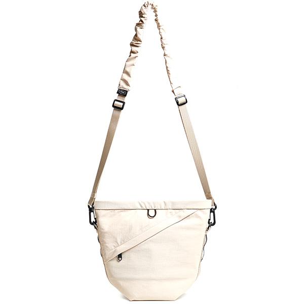 [バーコード] 4712010460595[型番] BG-ELSSG-BGE-V1-01TPU ナイロン繊維 ポリエステル 2.5L ベージュ 防水 バッグラッピング可アップル製品・Mac・iPhone・iPad専門店のキットカット