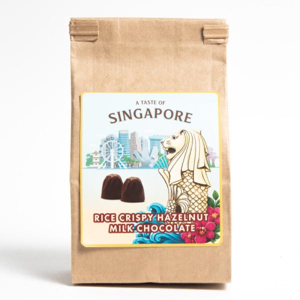 シンガポールヘーゼルナッツココアクランチ7粒入り70g 個包装ココアスナック シンガポールみやげ シンガポール土産 海外おみやげ 輸入菓子 夏季クールシンガポールのモチーフが描れたパッケージが魅力的！クランチ食感のココアスナック入り。ヘーゼ...