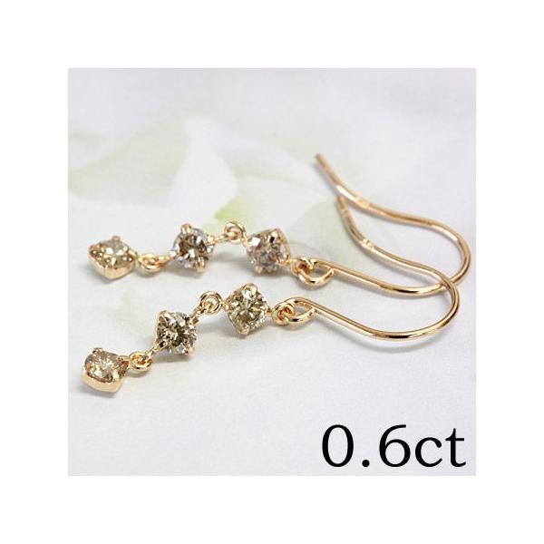 ダイヤモンドピアス　シャンパンブラウンダイヤ横顔美人を作り出すアメリカンフックタイプに、繊細な煌きを作り出す良質のシャンパンブラウンダイヤモンドをセッティング、両耳でトータル0.6ctと程よいボリューム感は様々なシーンで活躍してくれます。ダ...