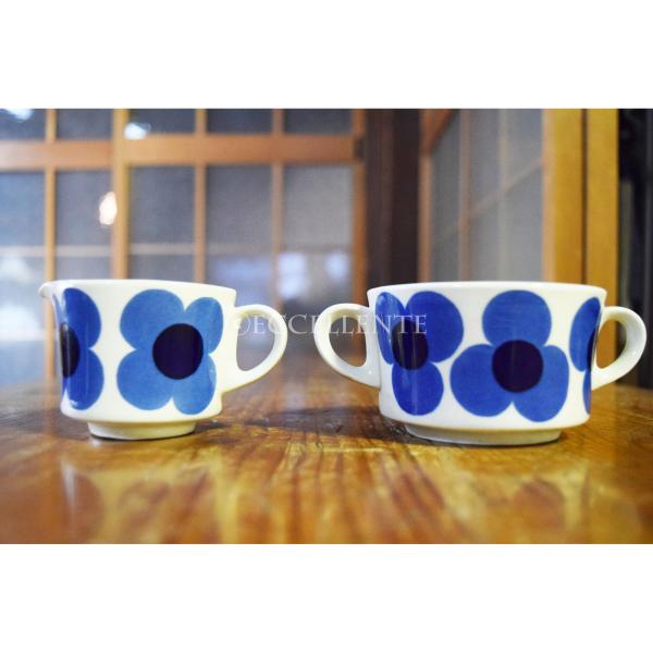 エステリ・トムラ（Esteri Tomula）によるアウリンコ（Aurinko）のクリーマーとハンドル付きシュガーボウルのセットです。大胆に描かれた可愛い花柄が人気のこちらのシリーズですが、製造期間がわずか2年間と非常に短いことから、希少性...