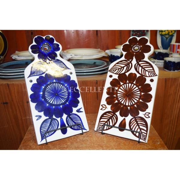 アラビア（ARABIA）のアトリエ部門で制作されたグンヴァル・オリン・グロンクヴィスト（Gunvor Olin-Gronqvist）によるクーッキ（Kookki）シリーズのカッティングボードです。大胆に描かれた北欧らしいタッチの花柄が目を惹...