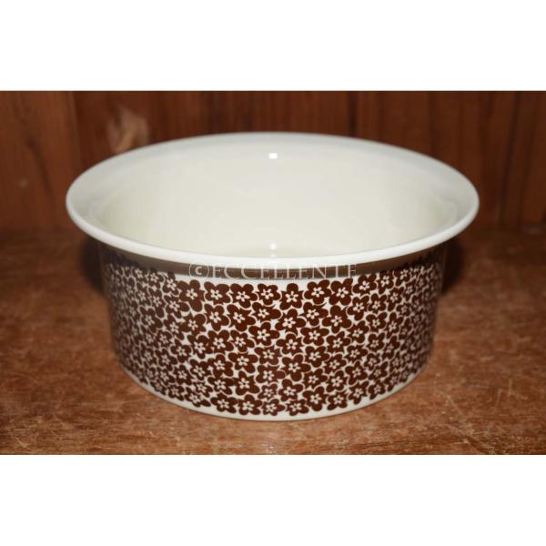 インケリ・セッパラ（Inkeri Seppala）によるファエンツァ（Faenza）シリーズのボウルです。アイテムを埋め尽くすようにプリントされた小花柄が人気のシリーズで、ブルーとブラウンの2種類のカラーが存在します。なお、画像でもおわかり...