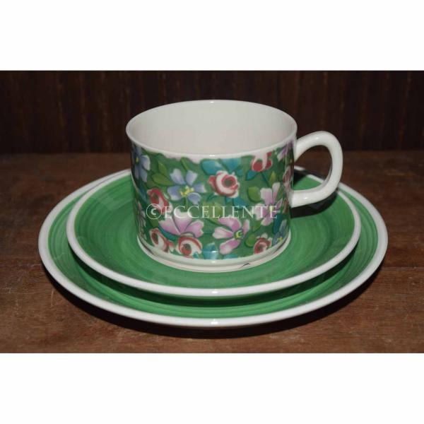 スウェーデンのゲフレ（GEFLE）によるフロックス（FLOX）シリーズのコーヒーカップトリオです。少しぼんやりとした色調のカラフルな花柄のカップとハンドペイントで着色されたソーサーおよびプレートの絶妙なムラ感が可愛い人気のシリーズとなってい...