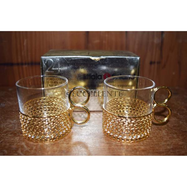 イッタラ（iittala）よりメタルのホルダーとガラスアイテムがセットになったカラッティ（KARAATTI）シリーズのグラスです。デザイナーは、ツァイッカ（TSAIKKA）シリーズと同じくイッタラのシンボルロゴ（i）マークをデザインしたティ...