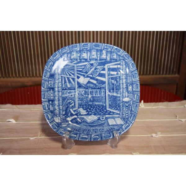 日本でも放映されたスウェーデンのアニメ　”ニルスのふしぎな旅（Nils Holgerssons underbara resa genom Sverige）”　をモチーフとしたロールストランド（Rorstrand）のクリスマスアニュアルプレー...