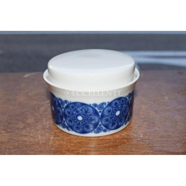 ロールストランド（Rorstrand）より、オッレ・アルベリウス（Olle Alberius）によるモバイル（MOBILE）シリーズのシュガーポットです。勾玉のようなもしくはどこかイスラム美術を感じさせるアラベスク文様のような個性的な柄が特...