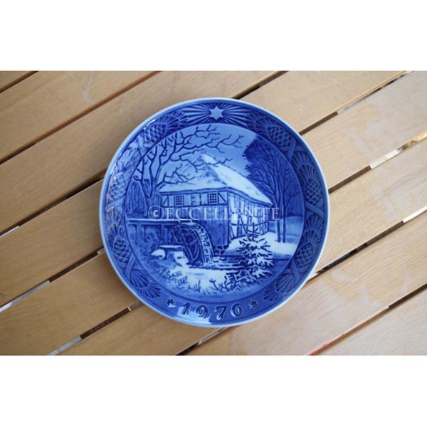 ロイヤルコペンハーゲンのアニュアルプレートです。記念品としてのプレゼントやお部屋のインテリアにおしゃれにご利用頂けます。なお、プレートの年代によりサイズが微妙に異なり、特に古い年代のアイテムについてはサイズが統一されていなかったことが想定さ...