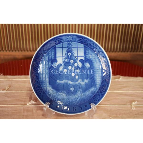 ロイヤルコペンハーゲンのアニュアルプレートです。記念品としてのプレゼントやお部屋のインテリアにおしゃれにご利用頂けます。なお、プレートの年代によりサイズが微妙に異なり、特に古い年代のアイテムについてはサイズが統一されていなかったことが想定さ...