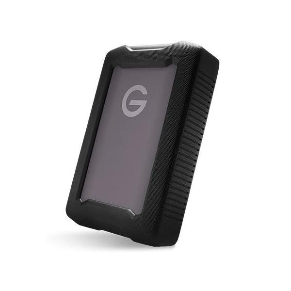 【発売日：2024年01月25日】■耐衝撃性に優れたポータブルHDDです。筐体を囲うゴム製バンパー、アルミニウム製筐体、筐体内部の衝撃吸収材の3つで大切なデータを外部の衝撃から守ります。■IP54に準拠した防塵防滴性能も兼ね備えており、持ち...