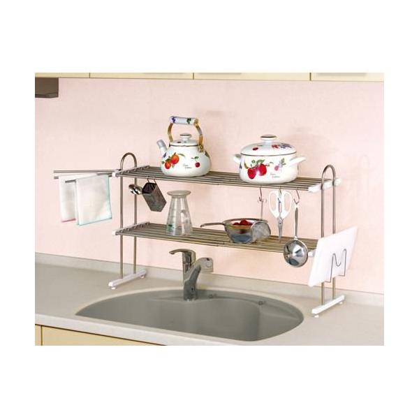■組立簡単■置くだけですっきり収納。棚幅は設置場所に合わせて52〜91cmまで伸縮できる■ふきん掛け、まな板受け、角ポケット、フック3本付きなのでキッチン小物の収納に便利■段差がある所や傾く場所に置く場合はアジャスターで水平調整出来る