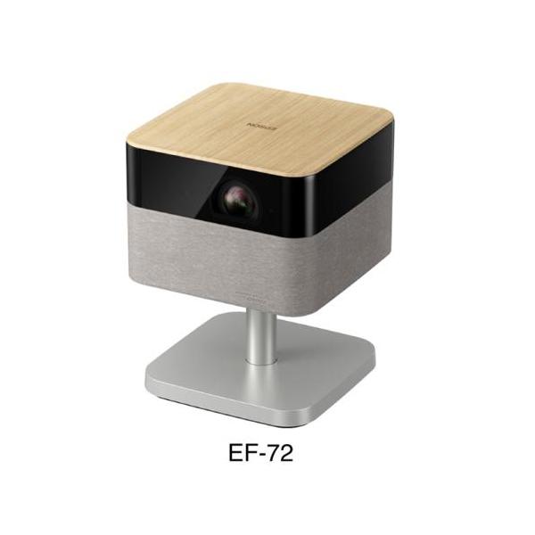 【発売日：2025年10月23日】■インテリアになじむ洗練されたデザイン。アンビエントライトを搭載し、お部屋をおしゃれに演出。フット付だから角度調整や天井投写が可能で、さらにオプションのフロアスタンドと組み合わせて設置場所を選ばず快適に映像...