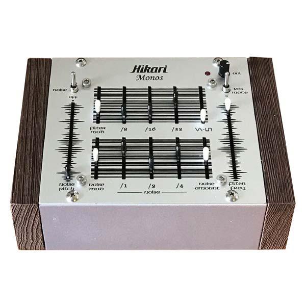 Hikari Instruments Monosはノイズ音源とローパスフィルターを組み合わせた今までにないシンセサイザーです。 ノイズ音源にディバイダーやフィルターをかけることで様々音色を調整したり、モジュレーションをかけることで、様々なフ...