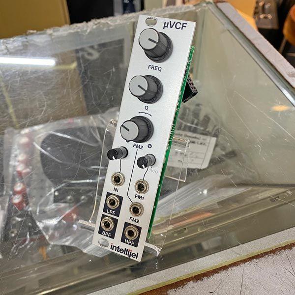 付属品なし発送目安1〜3営業日以内保証期間1ヶ月商品説明優れた正弦波VCOとしても機能する、クリーンで正確なフィルター。Width: 6HPDepth: 21mmCurrent: +12V 25mA、-12V 24mA、5V 0mA※税込1...