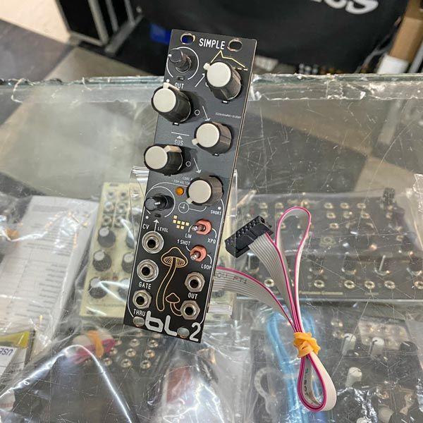 付属品なし発送目安1〜3営業日以内保証期間1ヶ月商品説明出力レベルをベロシティでコントロールできるCV入力を搭載した、4ステージのエンベロープ・ジェネレーターです。Width: 7HPDepth: 32mmCurrent: +12V : 2...