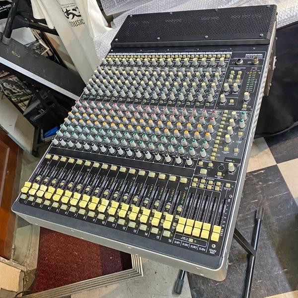 付属品ACケーブル発送目安1〜3営業日以内保証期間1ヶ月商品説明16チャンネルの1640iは、すべてに4バンド・デュアル・スイープPerkins EQを装備した16モノ/ライン・チャンネル、プリ/ポストの切り替えとソロ機能付き6系統のAUX...