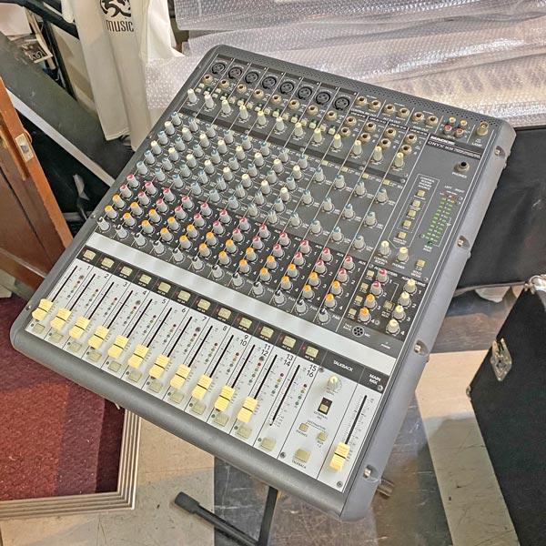 付属品ACケーブル発送目安1〜3営業日以内保証期間1ヶ月商品説明24-bit/96kHz、8 Onyxマイクプリアンプ搭載の16チャンネル・プレミアム・アナログミキサー。*オプションFireWireインターフェース未チェック、ツマミ1箇所欠...