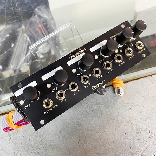 付属品なし発送目安1〜3営業日以内保証期間1ヶ月商品説明Intellijelフォーマットの1Uラックスペース用、サイドチェーンダッキング機能付き、4ステレオチャンネルミキサー。Width: 22HPDepth: 42mmCurrent: 3...