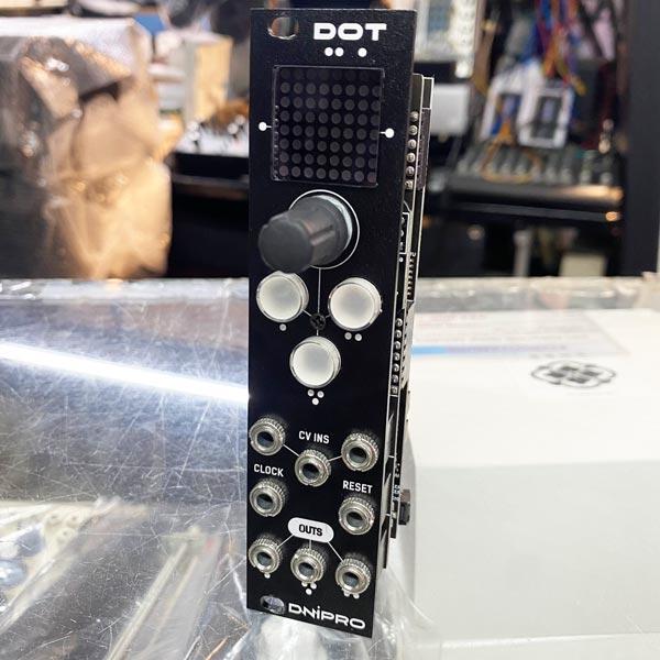 付属品なし発送目安1〜3営業日以内保証期間1ヶ月商品説明チャンネルごとにCV入力とトリガー出力を備え、手動トリガーやステップの記録用のボタンも備えた3チャンネル・ユークリッド・シーケンサー。 Width: 6HPDepth: 32 mmCu...