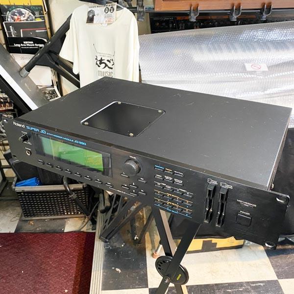 付属品ACケーブル発送目安12時迄の代引注文なら即日発送保証期間1ヶ月商品説明発売年：1993年Super JDの異名を持つ、JD-800のモジュール版。ベース、リード音には独特の存在感。同時発音数24ボイス搭載。※中古品は1点物です。店頭...