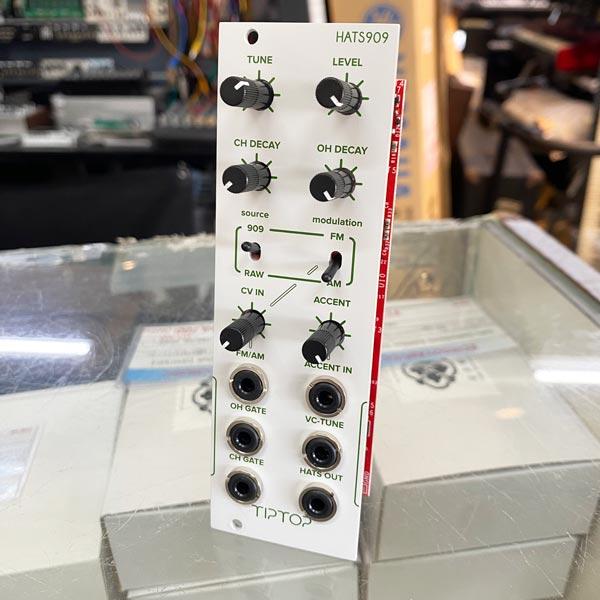 付属品元箱発送目安1〜3営業日以内保証期間1ヶ月商品説明TR-909のハイハットを忠実に再現したモジュールです。オリジナルと同様にオシレーター部はローファイ6-Bitサンプルを使用。Tune、Decayをマニュアルで調節できるのはもちろん、...