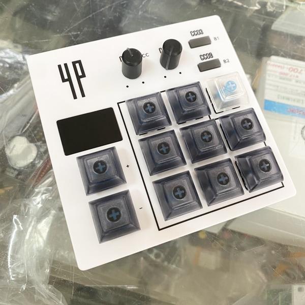 付属品USBケーブル発送目安1〜3営業日以内保証期間なし商品説明4 Pages Box はコンパクトなボディに様々な機能を凝縮したインテリジェント MIDI コントローラーです。 4 Pages Box には CC（コントロールチェンジ）、...