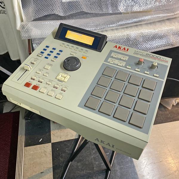 付属品ACケーブル発送目安1〜3営業日以内保証期間1ヶ月商品説明1999年発売、世界標準定番16bit、44.1kHzサンプラー！ 内蔵メモリ：32MB。FDドライブ搭載。※中古品は1点物です。店頭販売もしております、ご注文頂くタイミングに...