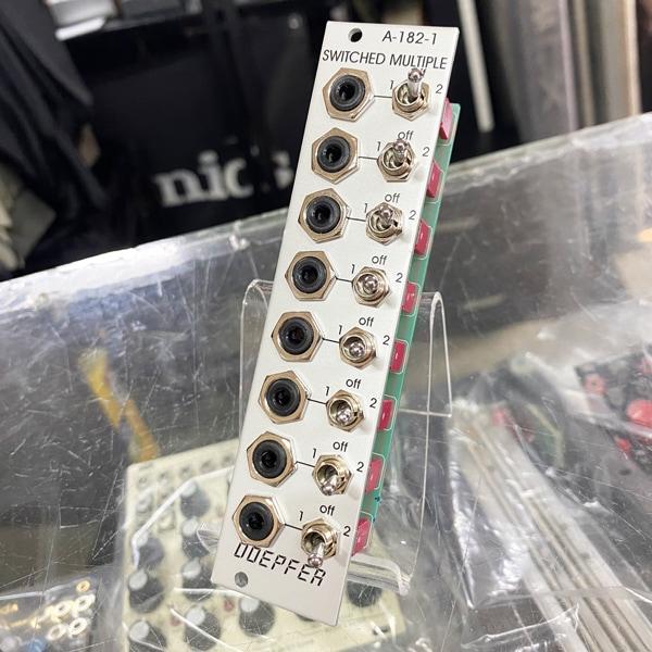 付属品なし発送目安1〜3営業日以内保証期間1ヶ月商品説明A-182-1 Switched Multiples は接続を2系統に振り分けることができるマルチプルです。 マニュアル・スイッチで接続を切り替えることができ、センターポジションは O...