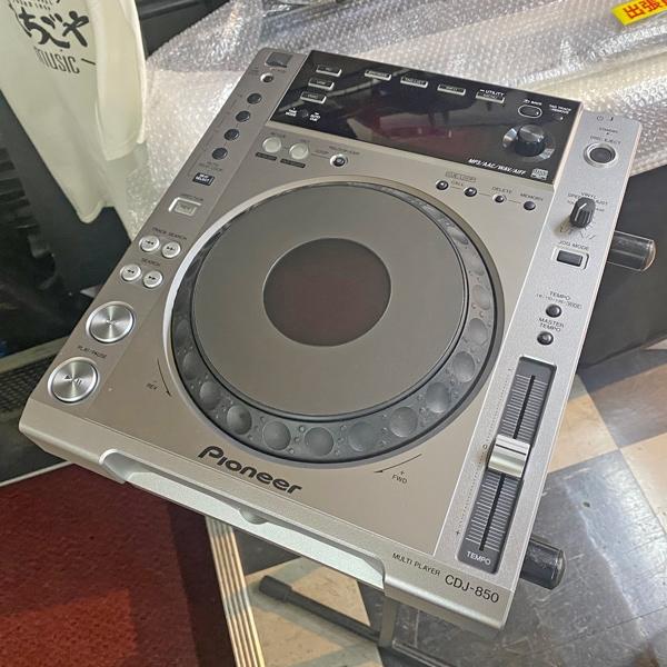 付属品ACケーブル発送目安1〜3営業日以内保証期間1ヶ月商品説明クラブスタンダードレイアウトを採用し、USBにも対応。DJ専用音楽管理ソフトウェア「rekordbox」によって、ファイルミュージックの可能性を更に引き出しDJプレイの幅を広げ...