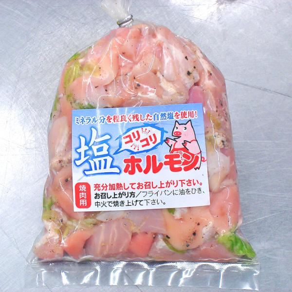 豚の上ガツ（胃袋の分厚いところ）を中心に、あっさりと塩コショーで味付けしました。従来のホルモン焼きのイメージとは違った、1品です。ホルモン焼きというより、焼肉みたいなホルモン焼きです。コリッ！コリッ！とした食感は、食欲をそそり、お酒も美味し...