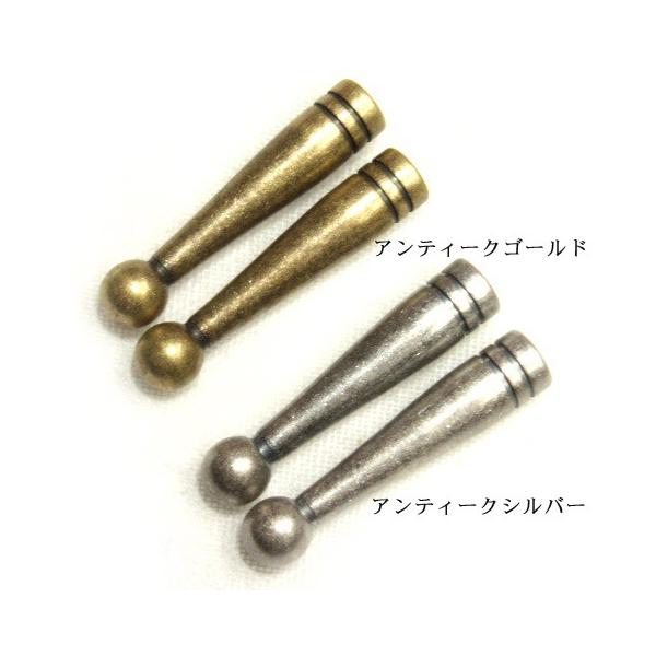 手作りのループタイなどのひも先にボンドで取り付けます。4mmのコードがちょうど入るサイズです。＜サイズ＞約30mm、内径約4mm＊モニターの発色の具合によって、実物と色が異なる場合がありますのでご了承ください。＊こちらの商品はアンティーク色...