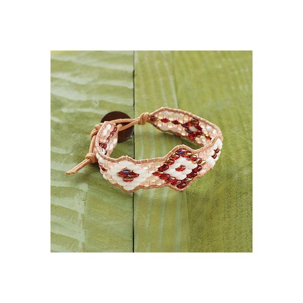 海外で話題のSuper Duo Beadsを使用したアクセサリーキットが入荷しました。スーパーデュオビーズは、ツーホールのチェコ製ビーズで、どんなモチーフも収まりよくきっちり並び、出来上がりがスッキリと綺麗な仕上がりになります。様々なモチー...